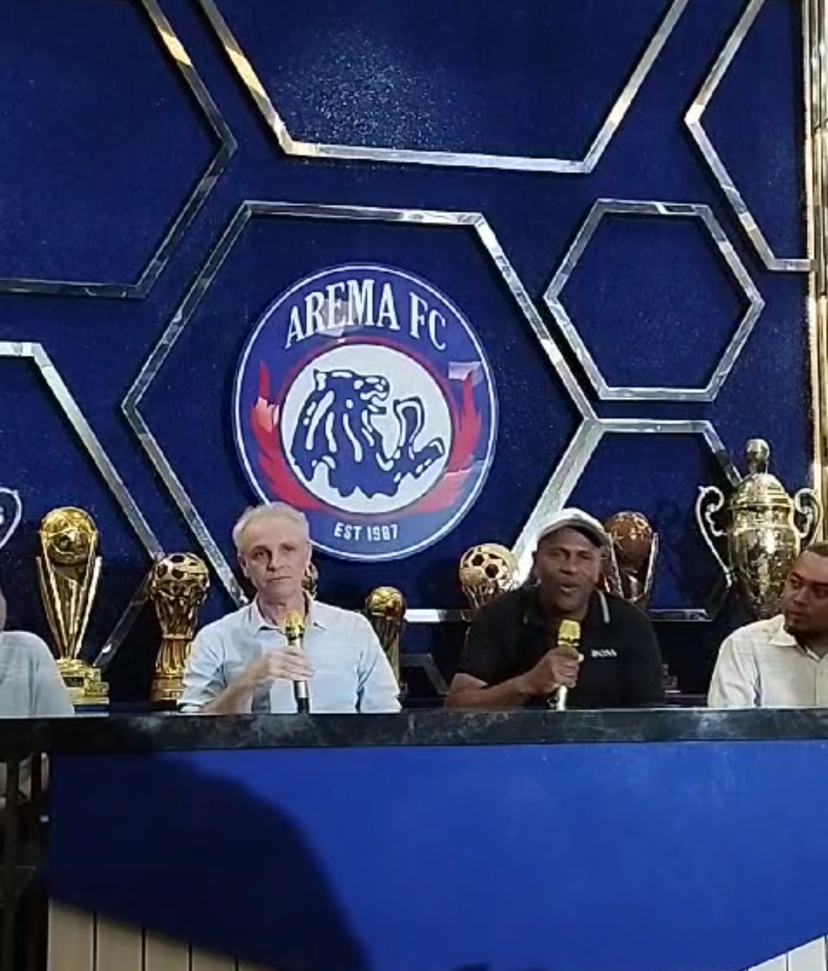 Resmi Ditunjuk Jadi Pelatih Arema FC, Begini Profil Joel Cornelli ... Resmi Ditunjuk Jadi Pelatih Arema FC, Begini Profil Joel Cornelli ...